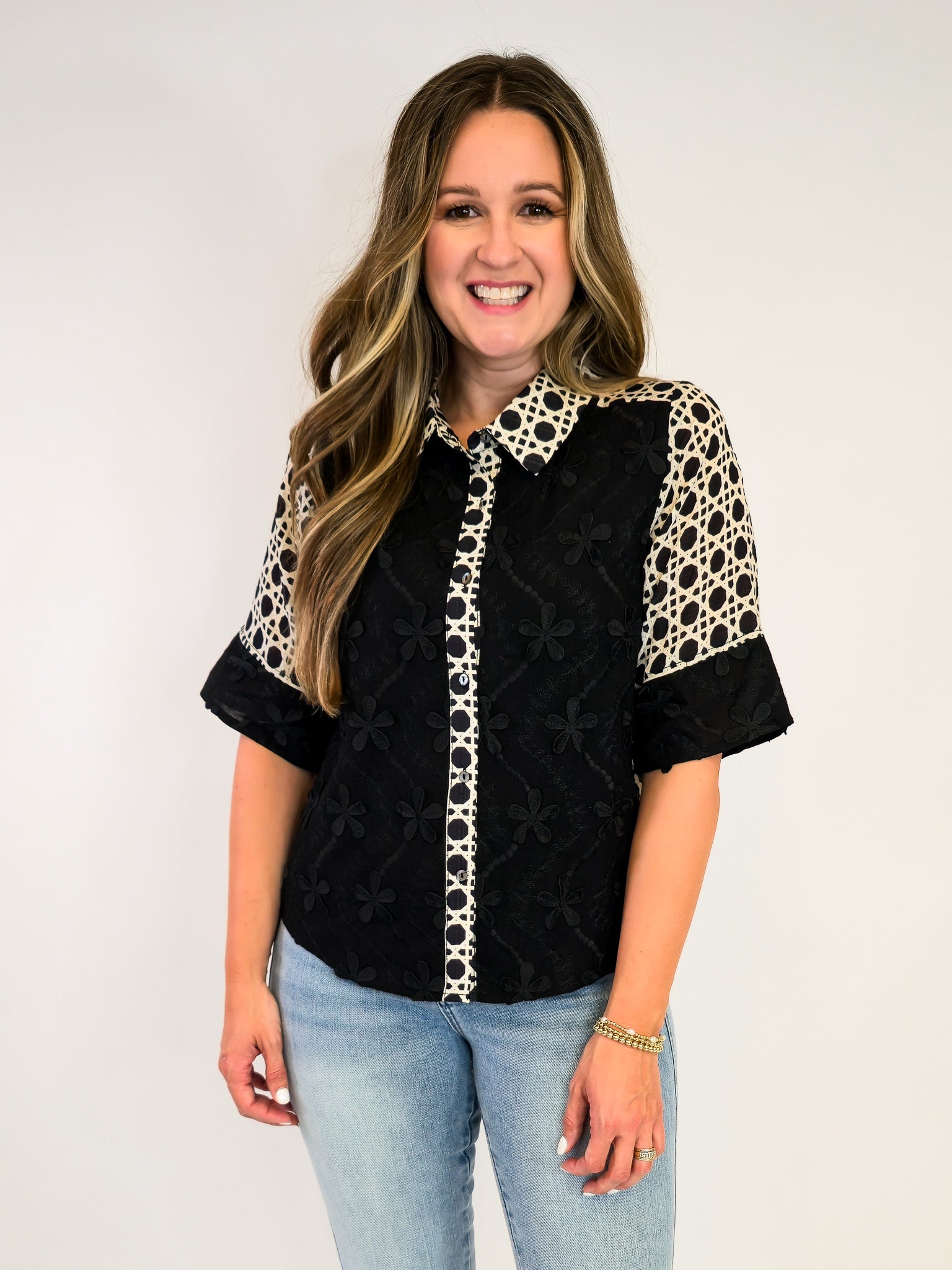 FLORAL TEXTURED BUTTON UP SHIRT - BLACK – Brianne's Boutique